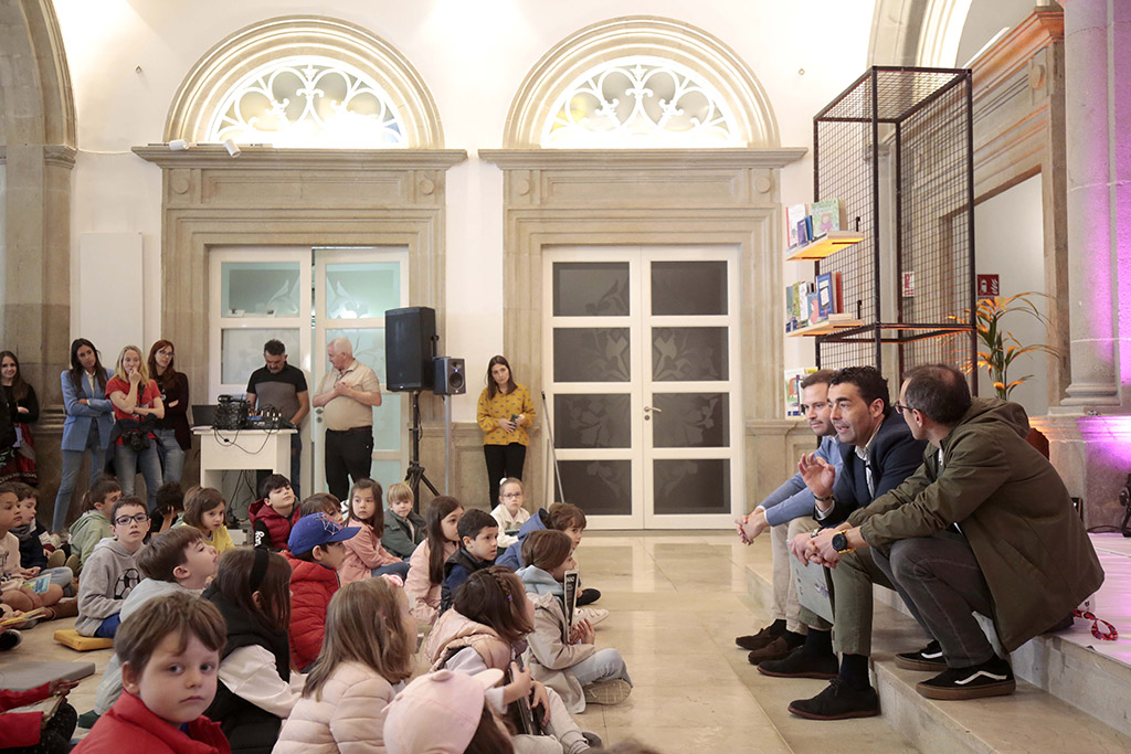 Noticia -Luis Lopez anima o alumnado do Froebel a descubrir os segredos ...